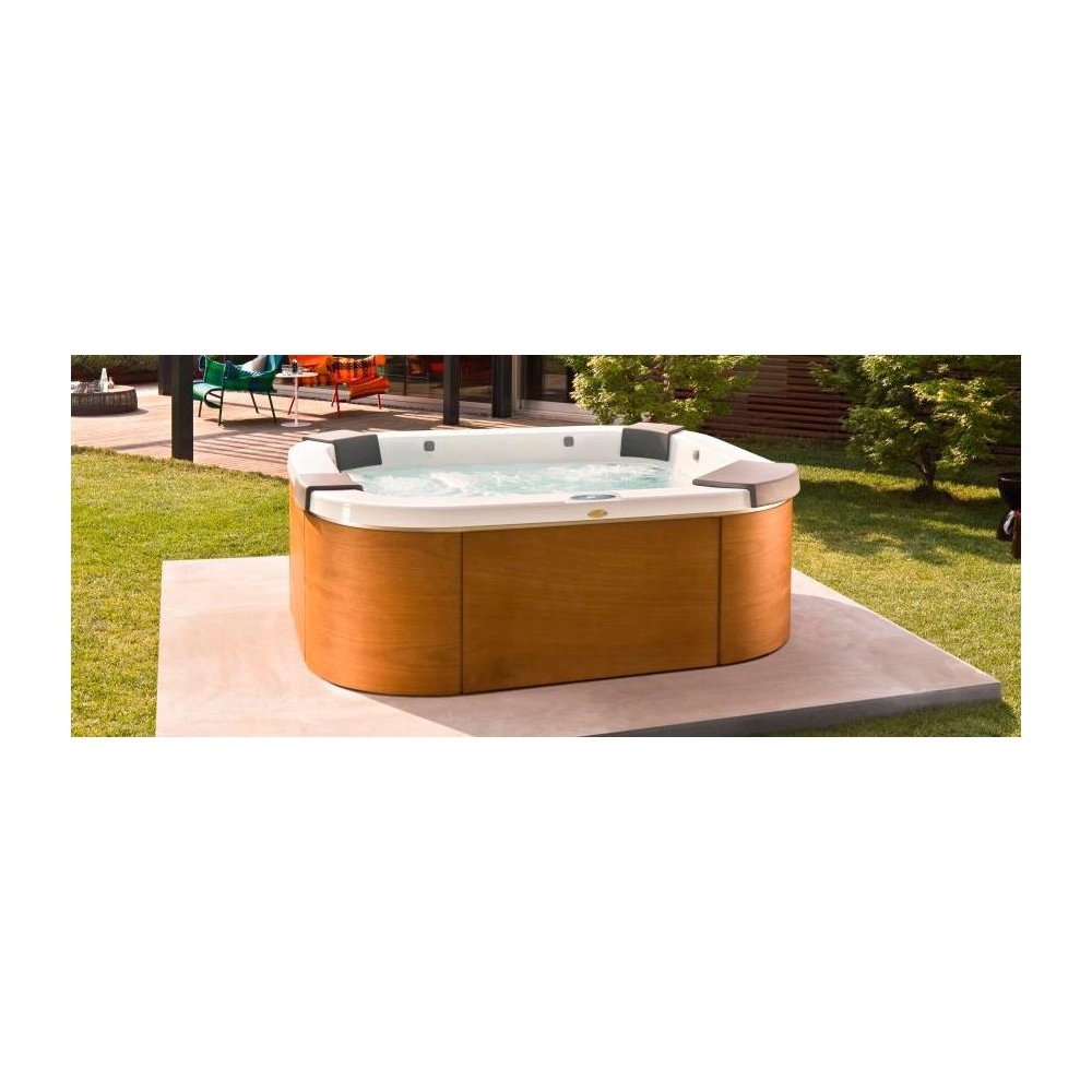 Jacuzzi Delos2 con jets Power Pro, cascada masajeadora y diseño moderno